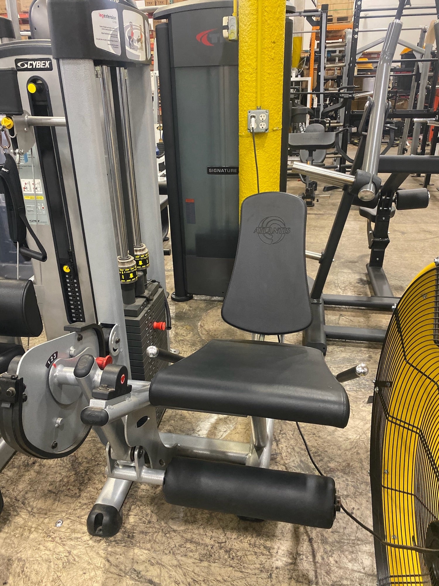 Atlantis Strength Selectorized C-105 Leg Extension - Used – Show Me Weights